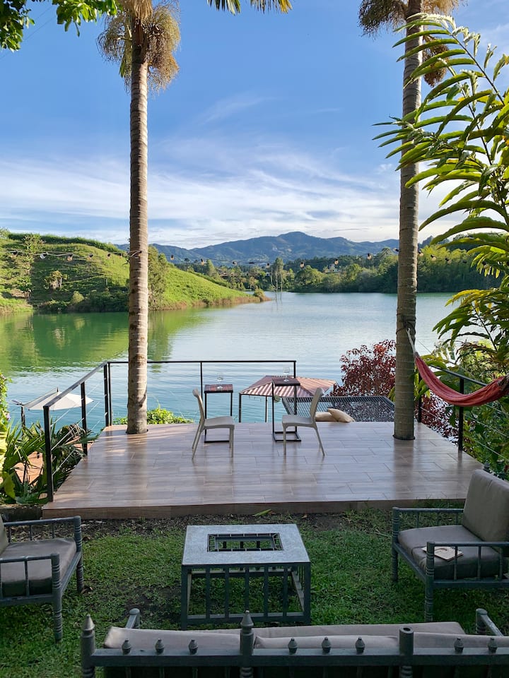 Lakefront Property – Full Rental, 2 Cabins - 콜롬비아