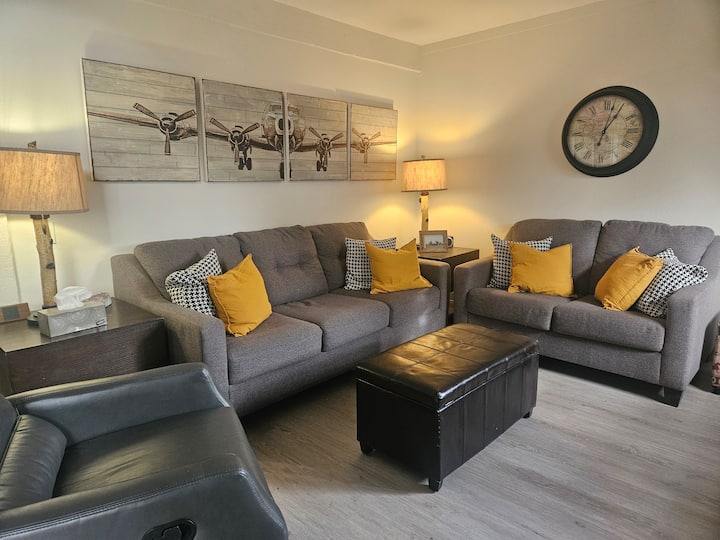 Great Views Of Lifts/mountains, Ski In / Ski Out! - June Lake, CA