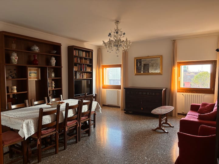 Large And Bright Canal-view Apartment - Venice