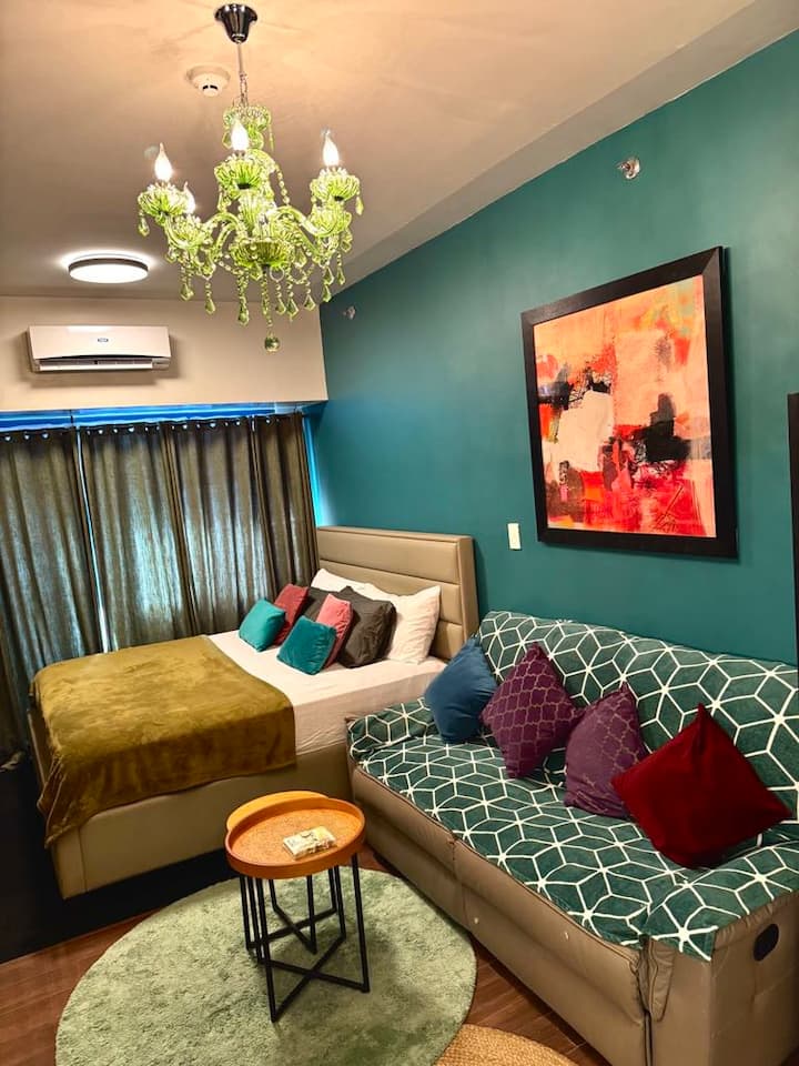 Smdc-air-residences With King-size-bed And Balcony - Manila
