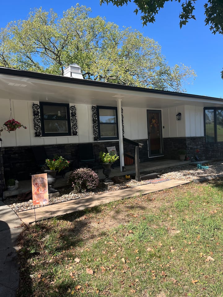 Cozy Home-weston, Chiefs, Wineries,
Snow Creek - Platte City, MO