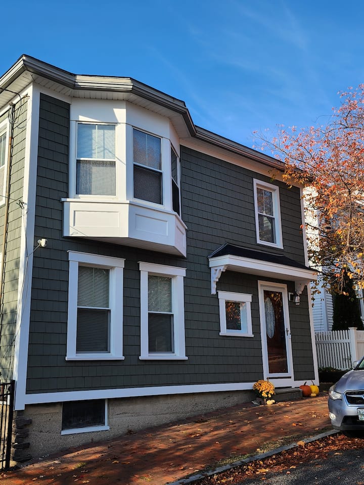 Munjoy Hill 4 Bedroom/ 2 Bath Home With 2 Decks. - Portland, ME