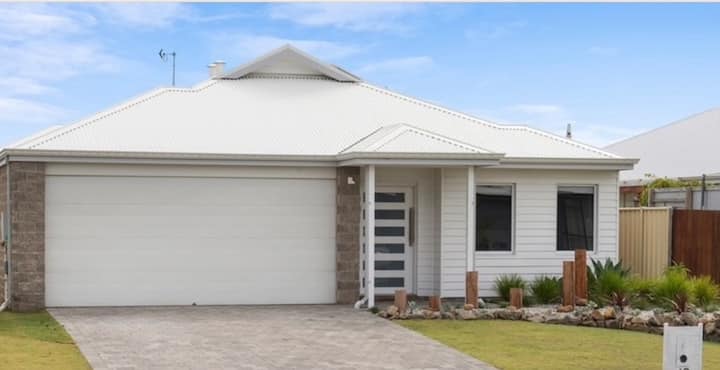 Polly’s Place -Dunsborough Entire Residential Home - Dunsborough
