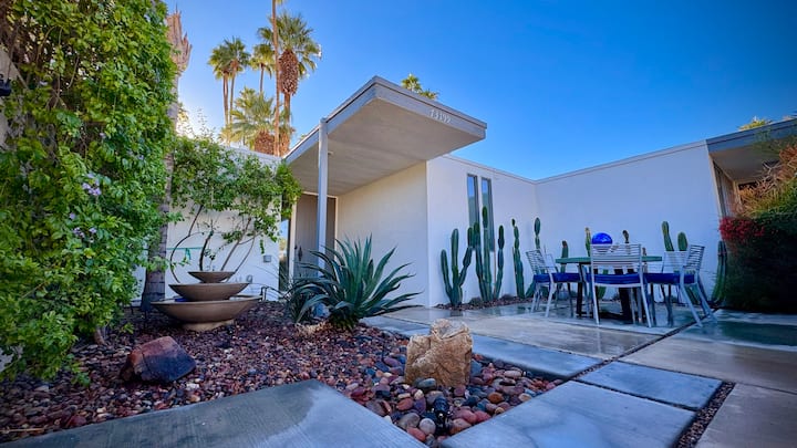Remodeled Mid Century 2+2  Bright, Quiet, Peaceful - Palm Desert, CA