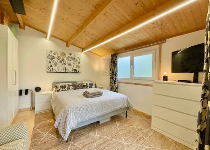 Secluded Lodge In Rural Village, Near Farnham - Hampshire