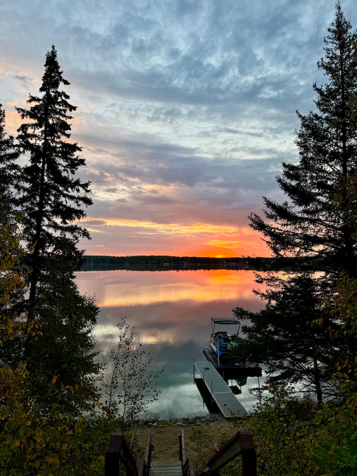 Private Lakefront Retreat With Firepit And Dock - Saskatchewan