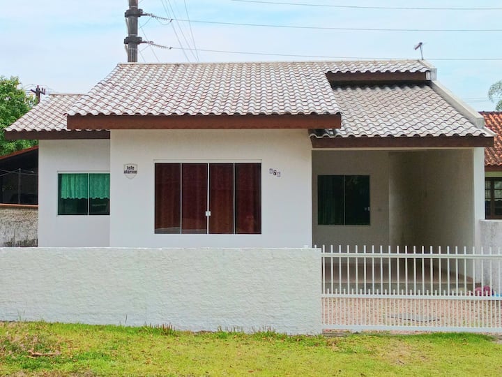 Casa P/ Famílias, Próximo A Praia E Centro. - Itapoá