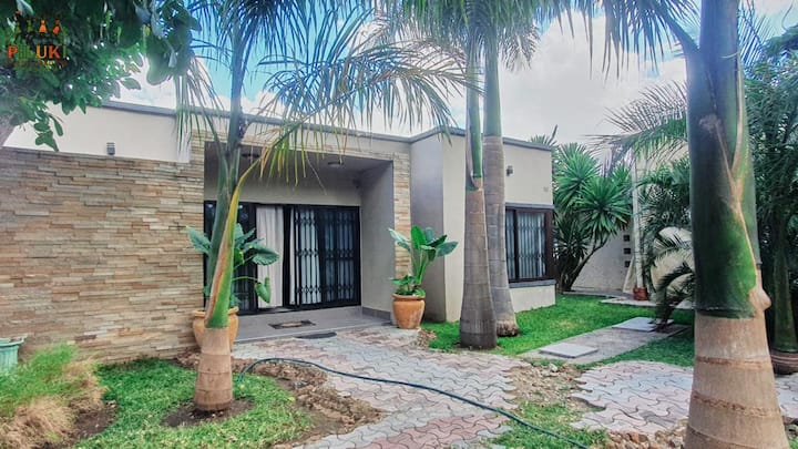 Beautiful 2 Bed Modern Cottage Centrally Located - Lusaka