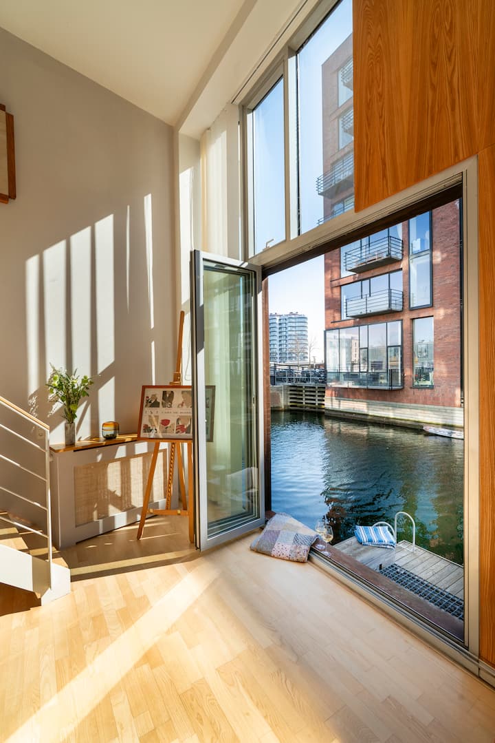 Design Canalhouse With Floating Terrace & Parking - Copenhagen