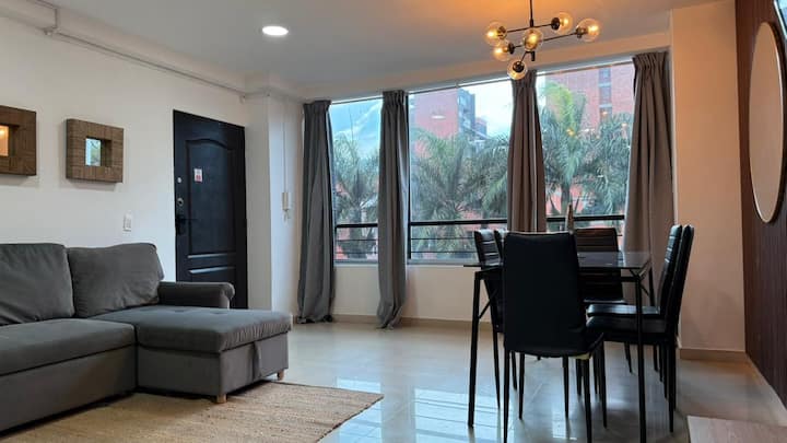 Comodo Apto En Laureles Con Vista Y Confort - Medellín