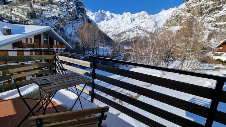 Appartamento In Posizione Centrale Con Vista. - Courmayeur