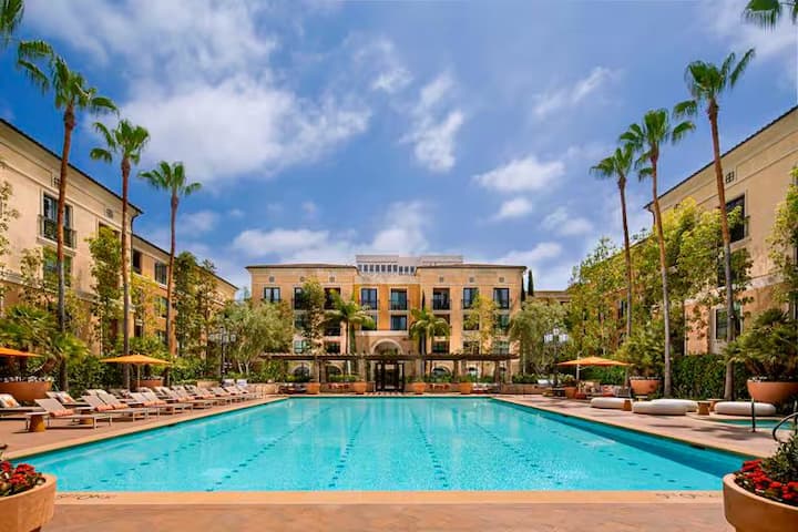 Near Irvine /3 Beds/apartment/pool/3 - Laguna Beach, CA