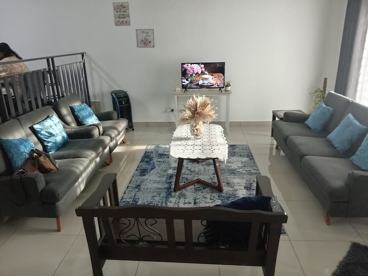 Spacious 4br Home | Near Seremban Town | Sleeps 9 - Seremban