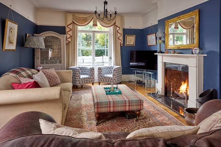 Stunning 5-bed Town House - Cotswolds