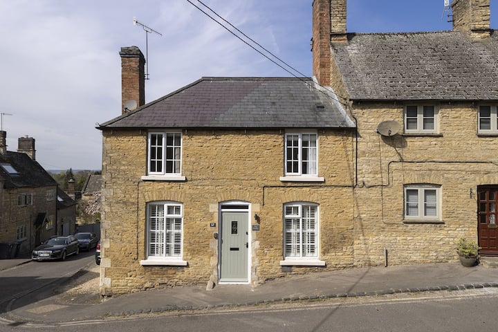 Elegant Family Friendly Holiday Cottage In The Cotswolds - The Smithy - Chipping Norton