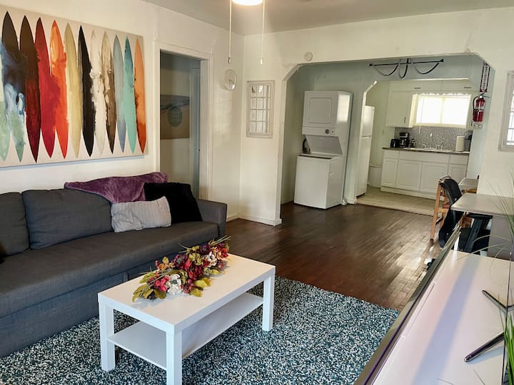 Downtown 2 Bedroom Home | 2 Min From Alamodome - San Antonio, TX