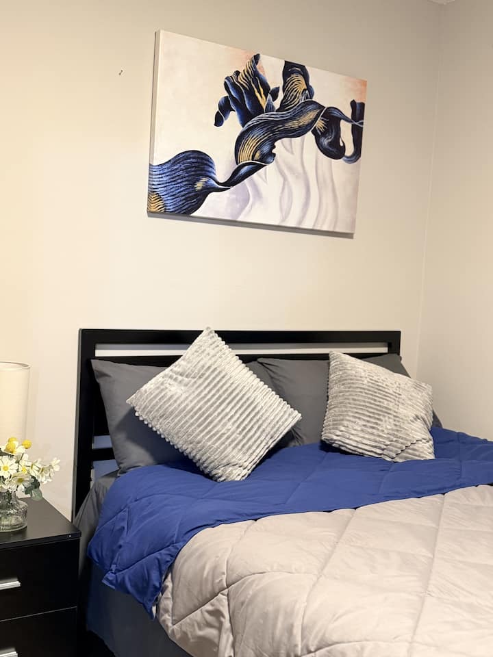 Entire Private Unit | Free Parking | Self Check-in - Saskatoon