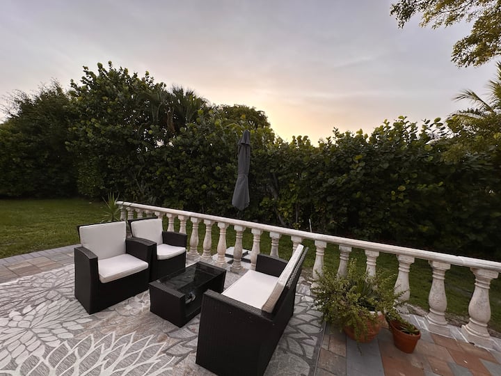 Island Living 3 Bedroom Residential Home. - Marco Island, FL
