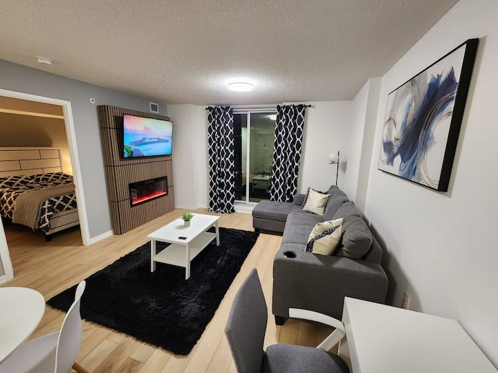 The Urban Haven | Your Stylish & Cozy City Escape! - Toronto