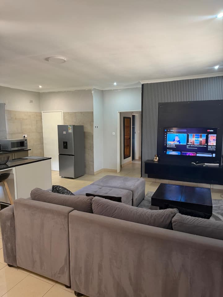 A Spacious One Bedroom Home - Harare