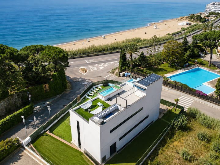 Vcb Beach * 2 Pools * Beachfront * Sleeps 15! - Calella