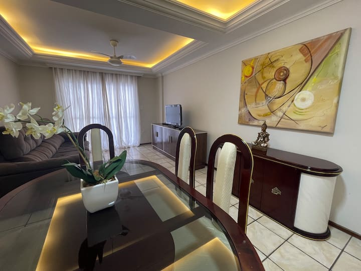 (248) Na Meia Praia, 200 Metros Do Mar E Do Russi - Itapema