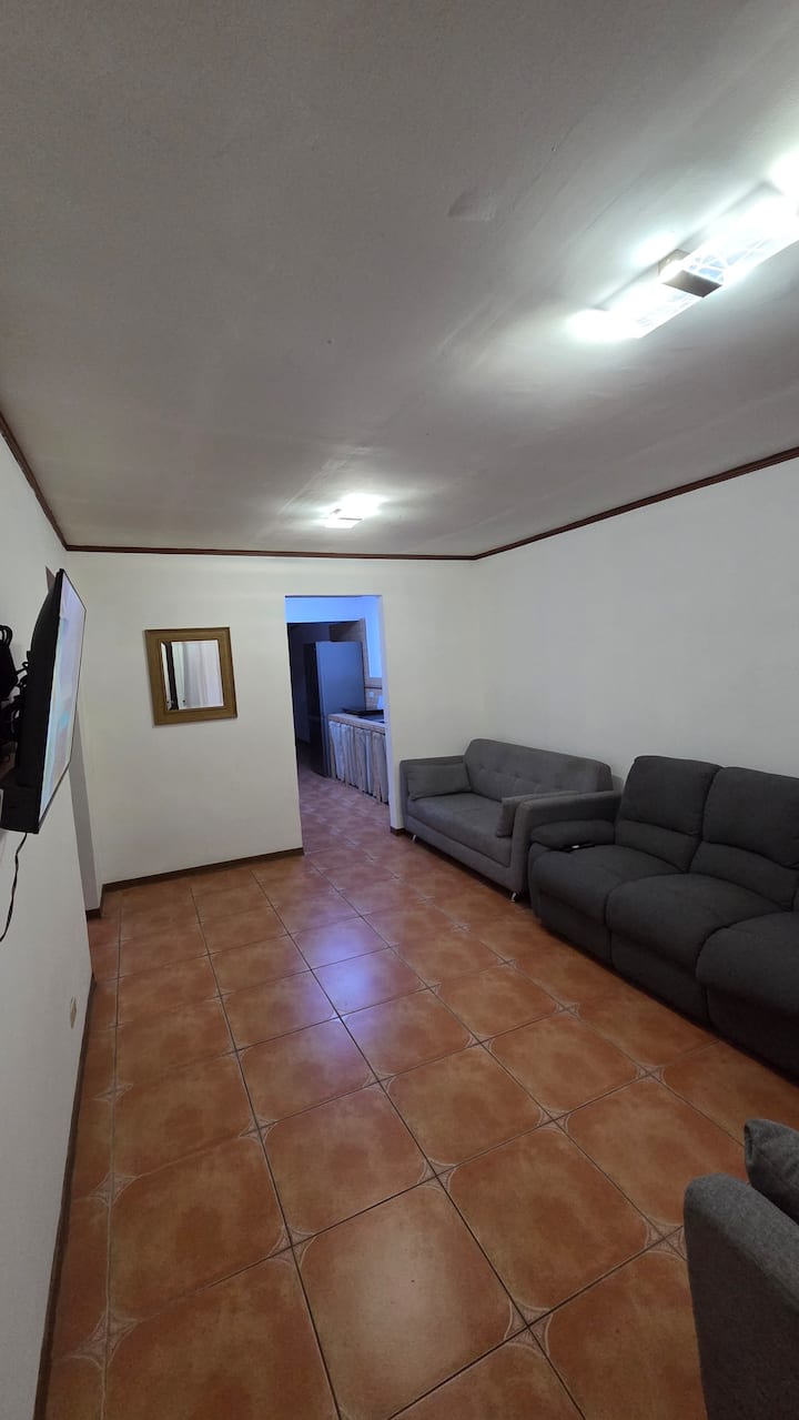 Dani House 10 Min From Airport 5 Min Downtown - Alajuela