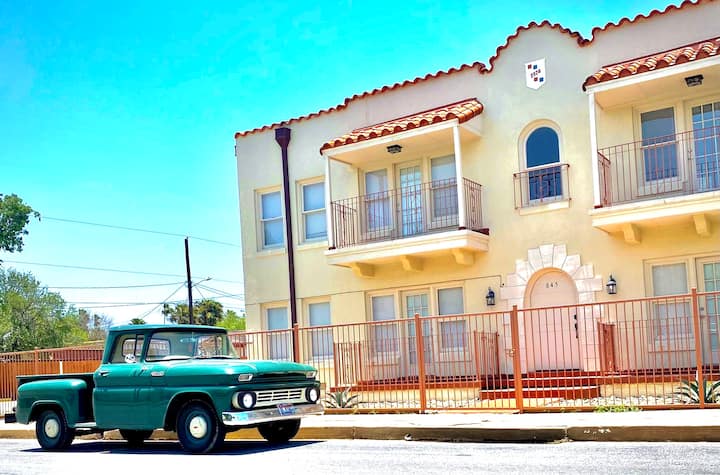 3 Gated Upstairs Luxe Decor 1-bedroom Apartment - Brownsville, TX