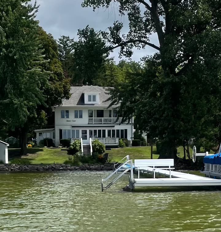 Lake Front House/5+ Bedrooms/sauna/private Pier - Bass Lake, IN