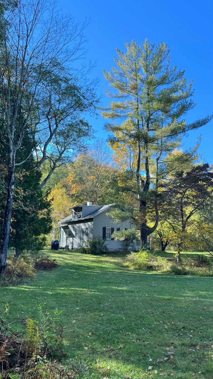Country Cottage Getaway With Yoga Studio - Dutchess County, NY
