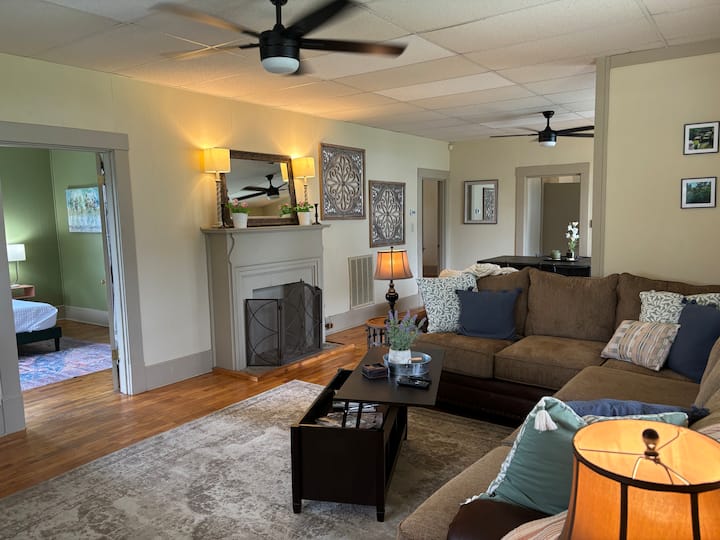 Comfy 2/2 In Hot Springs Near Oaklawn & Downtown - Hot Springs, AR