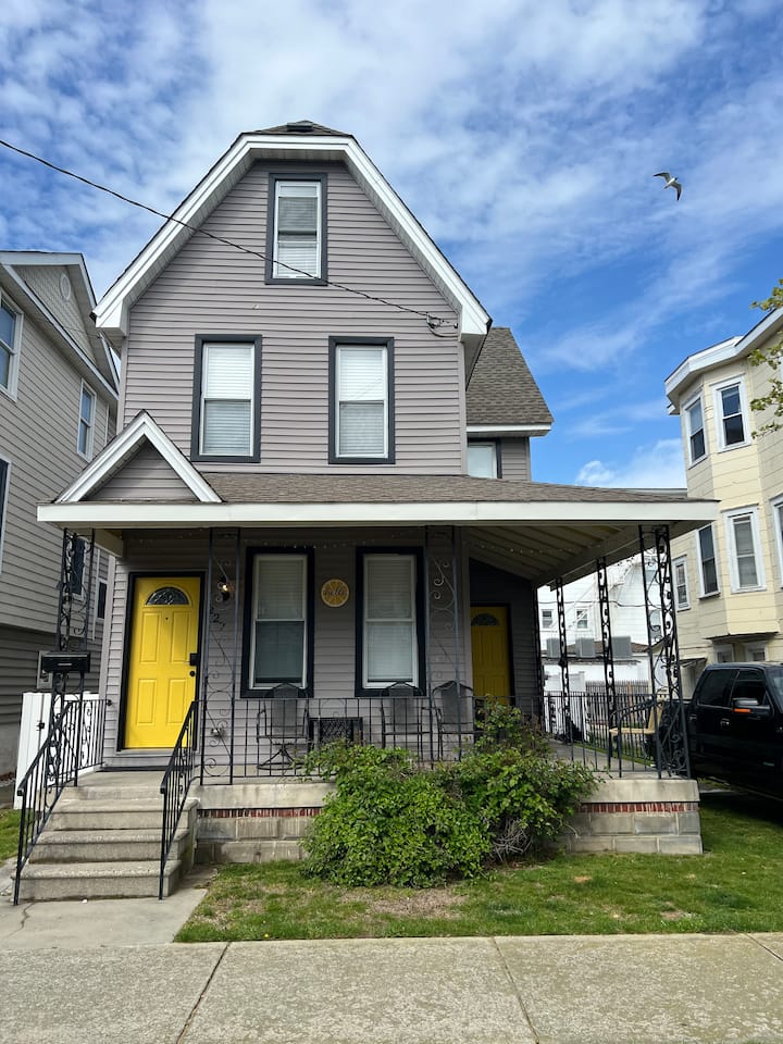 Roomy Beach House - Avalon