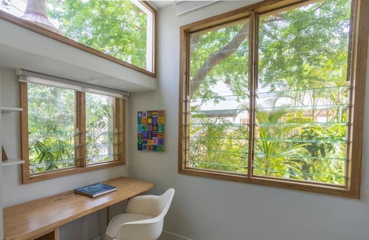 Award Winning Designer Studio+garden In Prime Area - Ghana