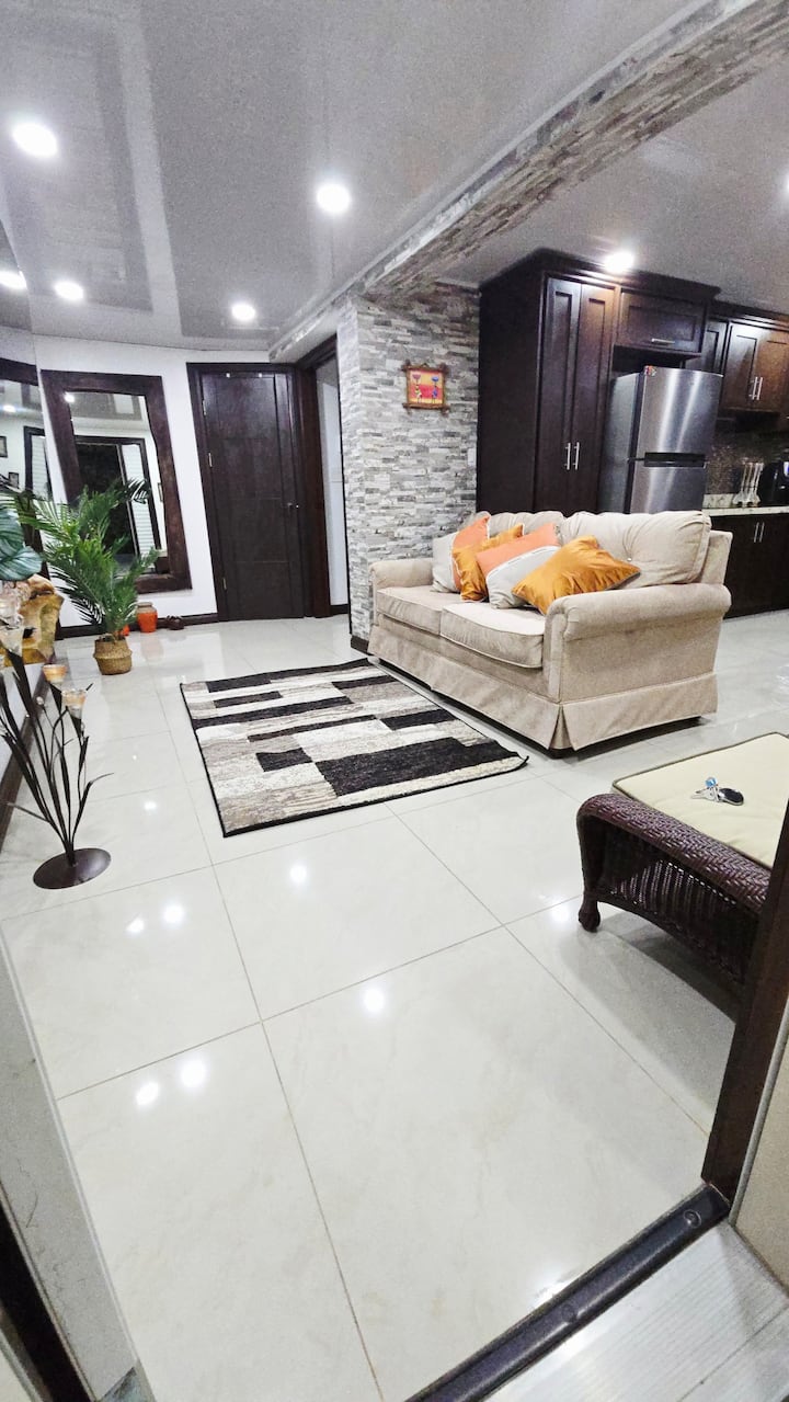 Luxury 3 Bedroom Apartment - Limon