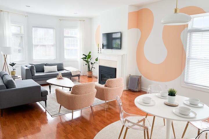 Spacious 3 Bed | 2 Bath | 2 Off-street Parking - Milwaukee