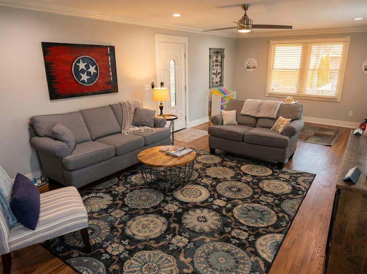 Family Friendly Bungalow, Gated Yard And Fire Pit - Chattanooga, TN