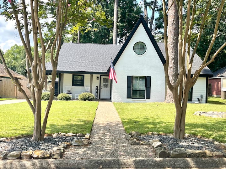 2300 Sq Ft, 4/2 - 2 Minutes From Lake Conroe - Conroe, TX