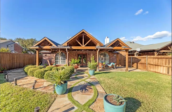 Private Pool Oasis Near Dfw Airport & At&t Stadium - Irving, TX