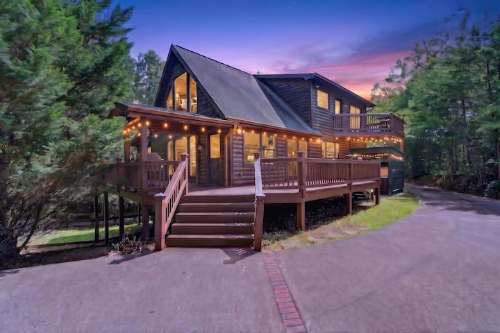 Modern-spacious-cozy, Blue Ridge Cabin W/ Hot Tub! - Blue Ridge, GA