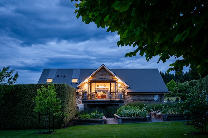 Wanaka's Foxglove Lodge, Far Horizons Park, Wanaka - Wanaka