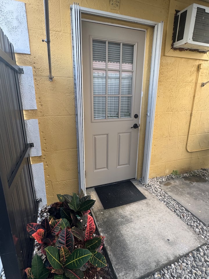 Cozy 1br Guest Suite|5 Mins From Hard Rock Stadium - Miami Gardens, FL