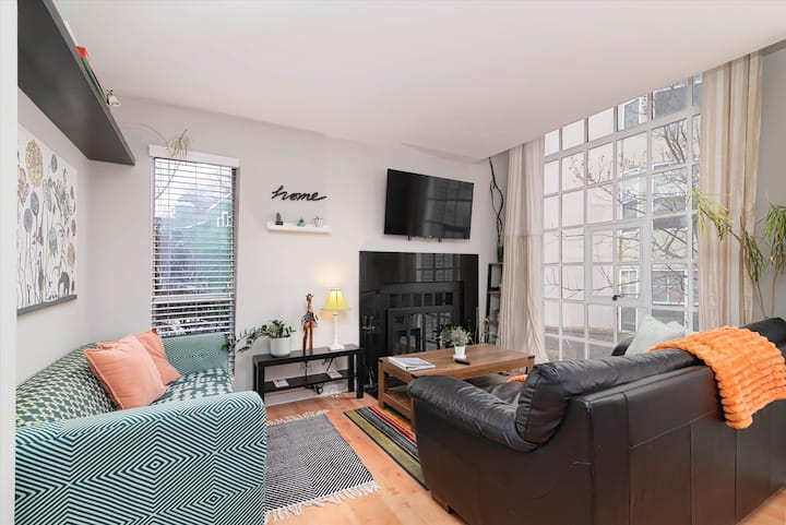 Unique & Vivid Uptown Oasis | Balcony | King Bed - Camp Snoopy, Fort Mill