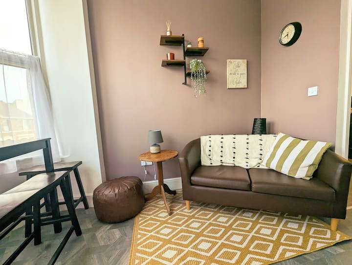 Modern Family Apartment -2 Min Walk To The Front! - Blackpool