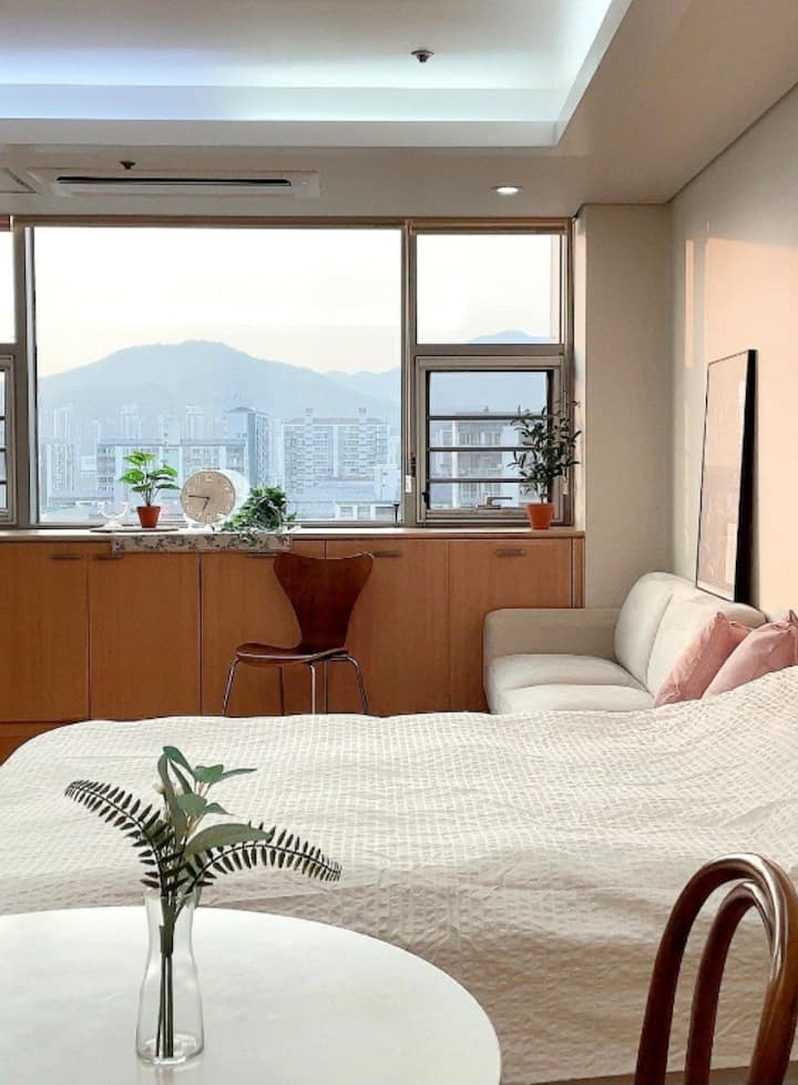 #범계역#고층관악산뷰 #포근한내츄럴 하우스#출장 및 장기숙박(장기 무료주차 - 석수2동