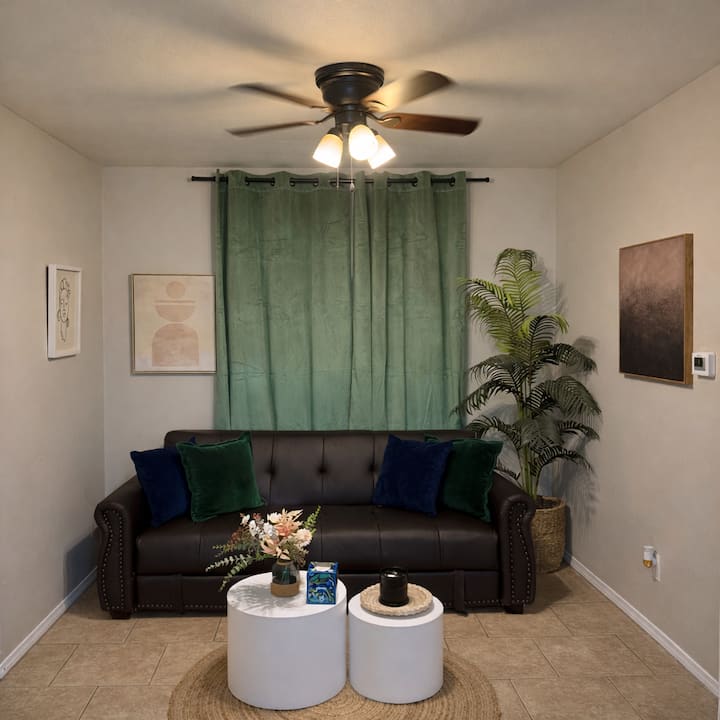 1 Bed Home With Large Fenced In Yard! Near Airport - Albuquerque, NM