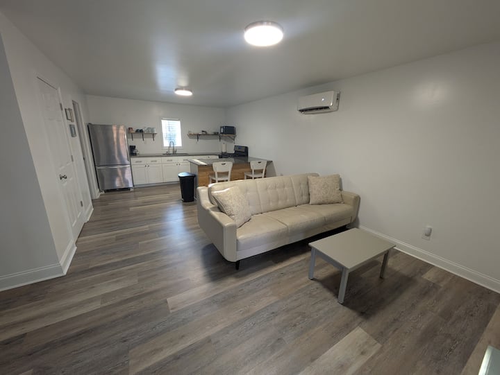 Cute, Clean Detached Guest House - Summerville, SC