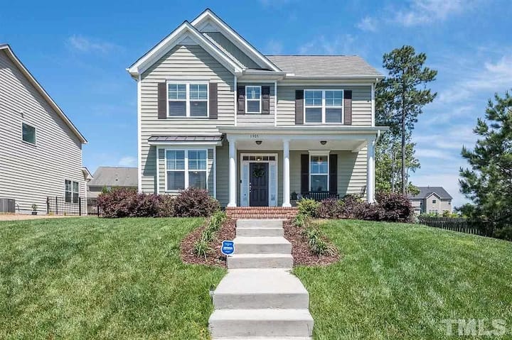 Spacious Luxe Home | Rtp/airport - Falls Lake, NC