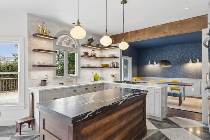 Superb Shelter Island 4 Bed Designer With A Pool - Greenport, NY