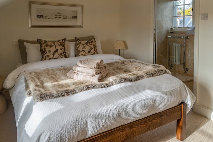 Central Elegant 2-bed Ensuite Home | Free Parking - Exeter