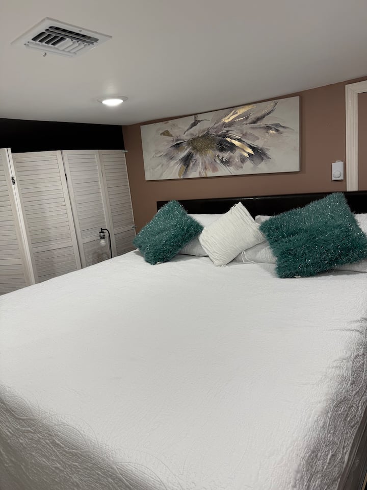 Chic, Cozy Elmont Studio Close To Ubs Arena & Jfk - UBS Arena